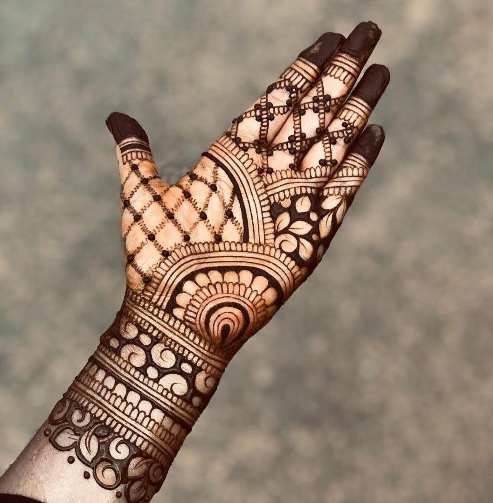Top 10 Benefits of Applying Mehndi on Hands - Karadi Organics